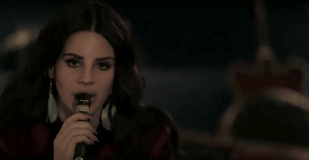 watch lana del rey cover leonard cohen’s chelsea hotel number 2 with ...