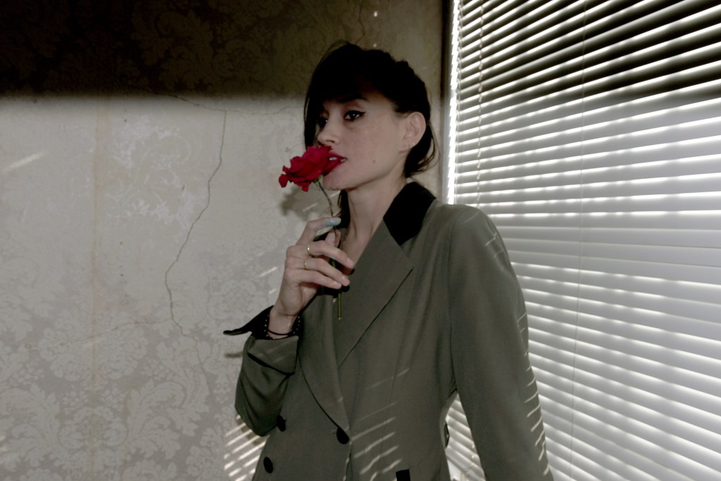 warpaint’s theresa wayman is swapping rock for trip-hop