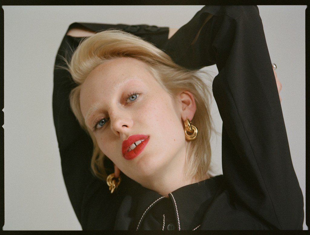 we’re still hung up on kiwi model lili sumner