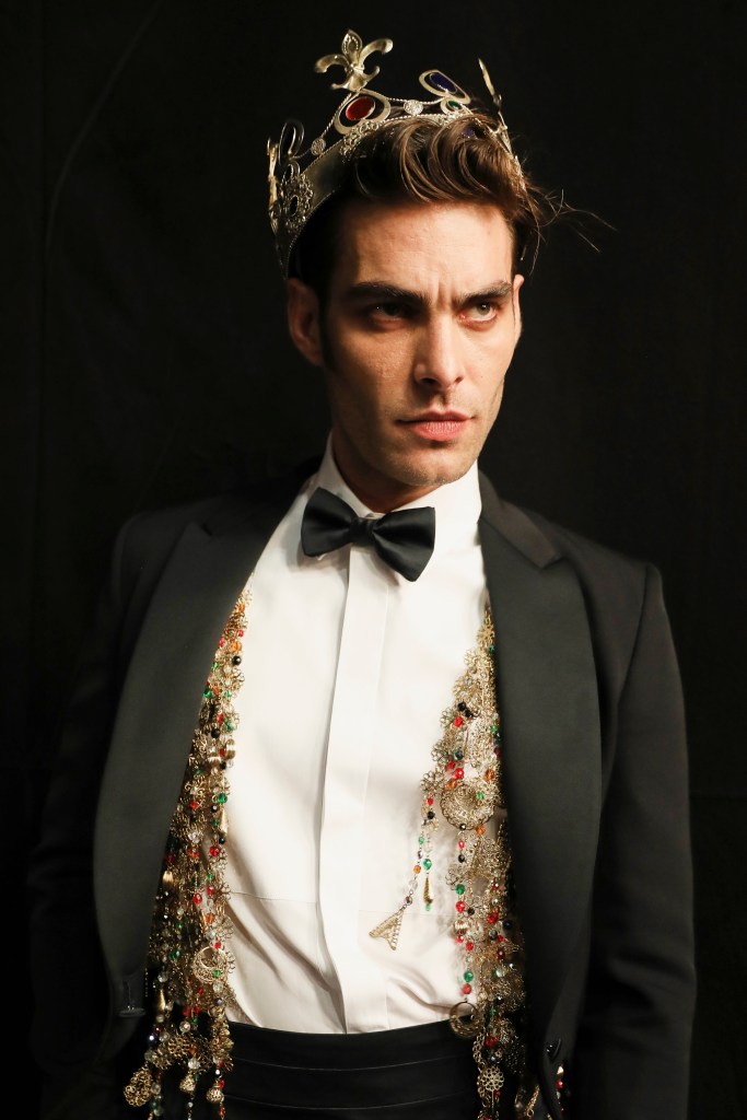 jeremy scott’s ode to federico fellini at moschino