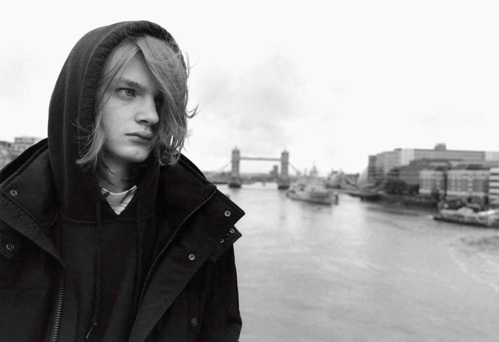 Moody portraits of emo teens hanging out on London’s bridges