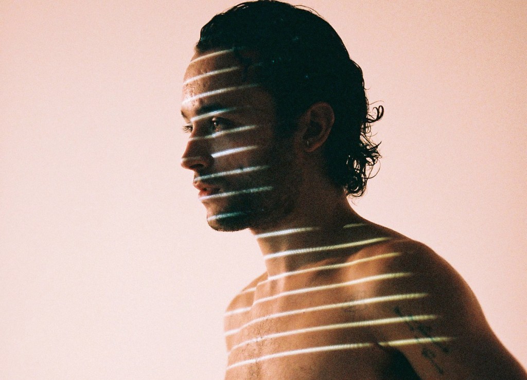 premiere: oscar key sung, hands