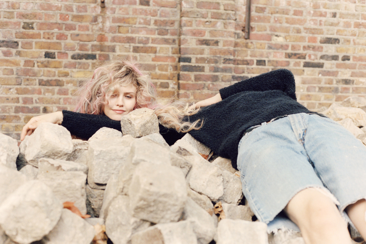 charlotte free and gryphon o’shea are totally in love!