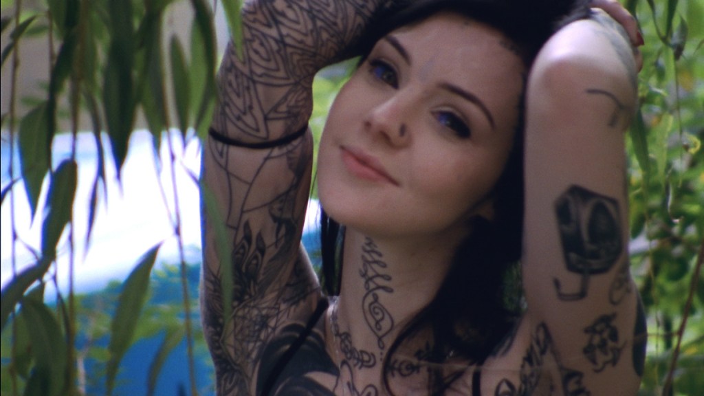 meet grace neutral, the tattoo-covered alien princess