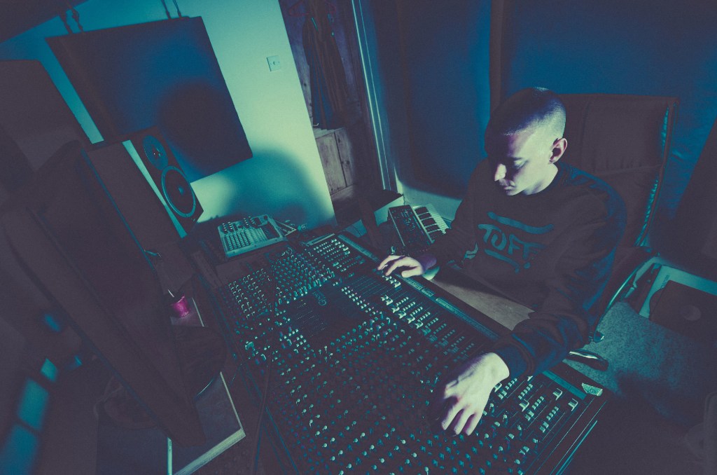 premiere: pinch – ‘screamer’ ft. riko dan