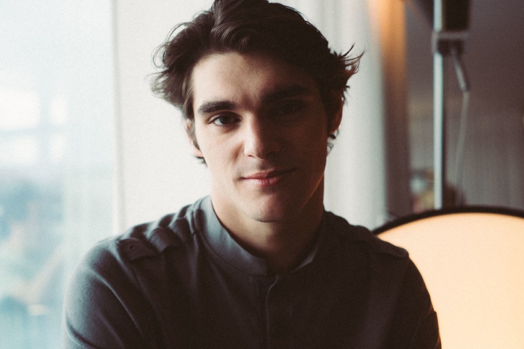 breaking bad’s rj mitte is changing hollywood’s perception of disability