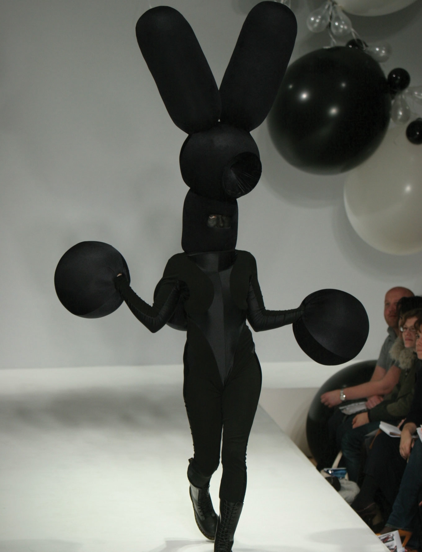 gareth pugh is live streaming his design process