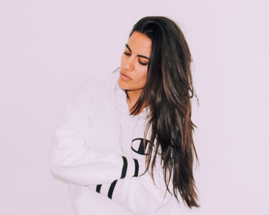 premiere: sofi de la torre, 19 in mexico