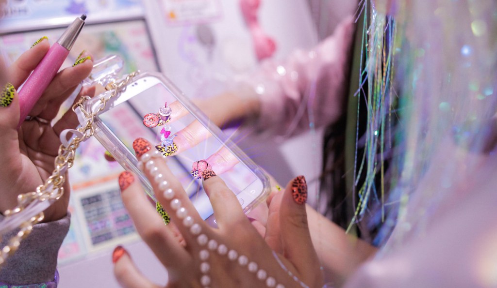 virtual reality nail art is here and it’s insane